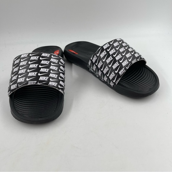 Nike | Shoes | Nib Nike Mens Victori One Black White Signature Comfort ...